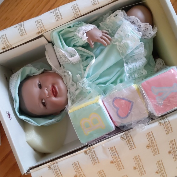 Ashton-Drake | Other | Ashton Drake Porcelain Doll Shawna By Yolanda ...